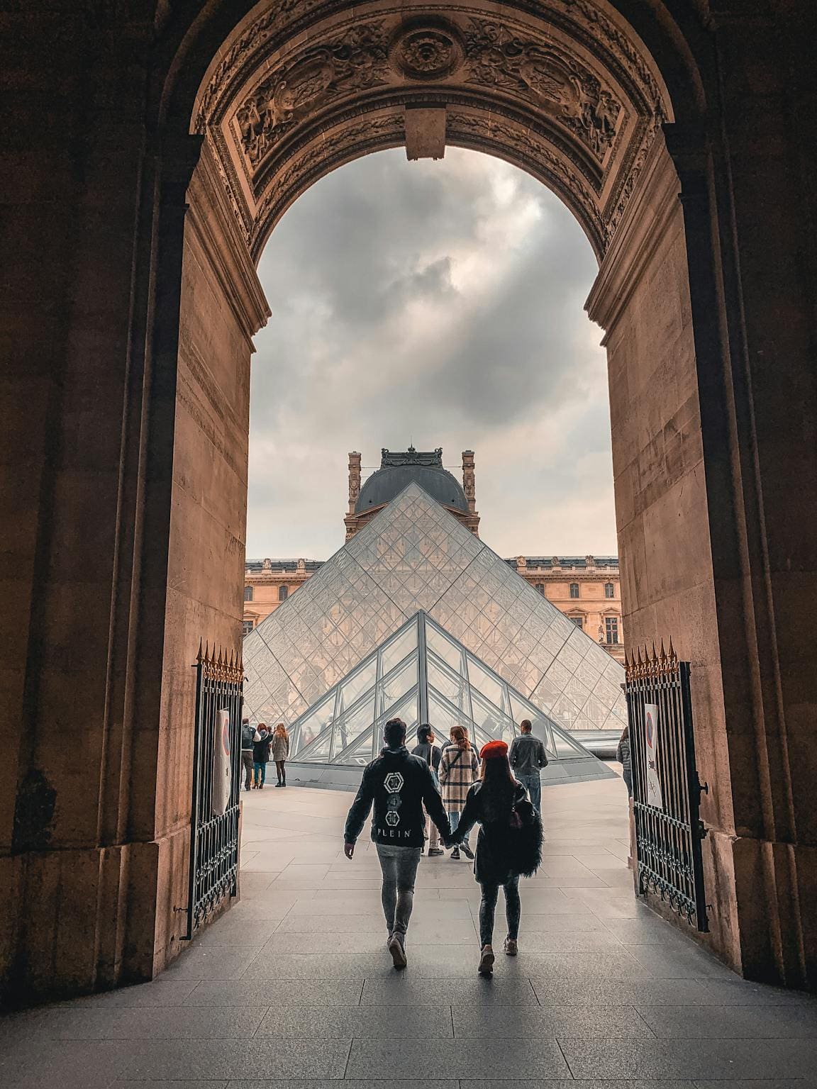 What Not to Wear in Paris and How To Not Act Like a Tourist